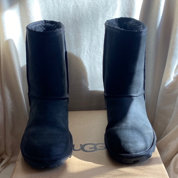 UGG | Shoes | Ugg Logo Black Leather Sheepskin Lined Non Slip Soles ...